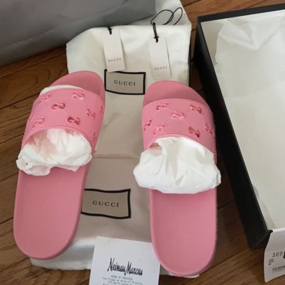 Pink gucci slides - frontjoker